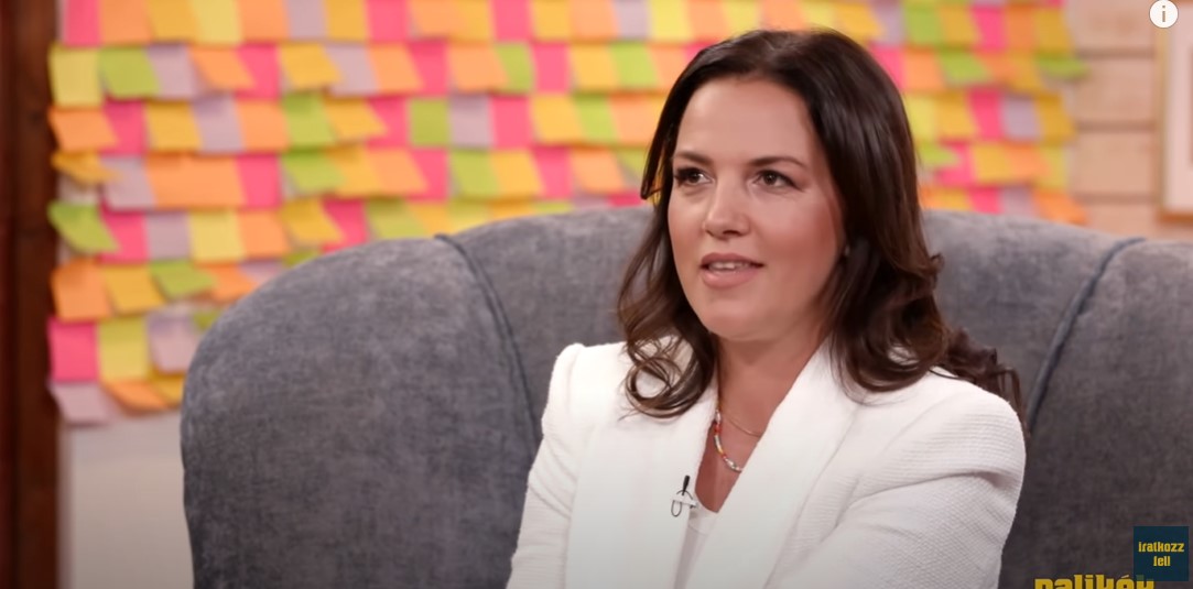 Fresh Wiki pucsító fenekével hódított, de dús kebleit is lencsevégre ...