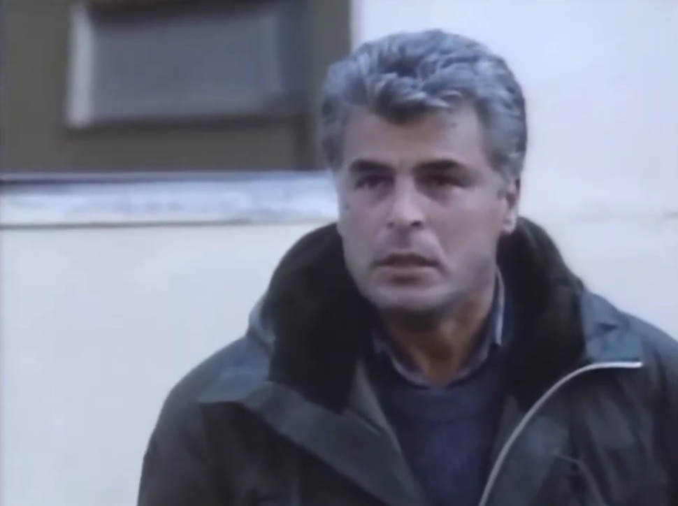 A Polip jóképű Cattani felügyelője megöregedett, és bumfordi orrú ...