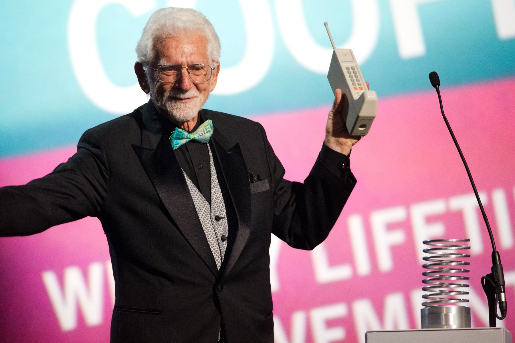 A világ legelső mobilhívása akkora oltás volt, mint az Empire State ...