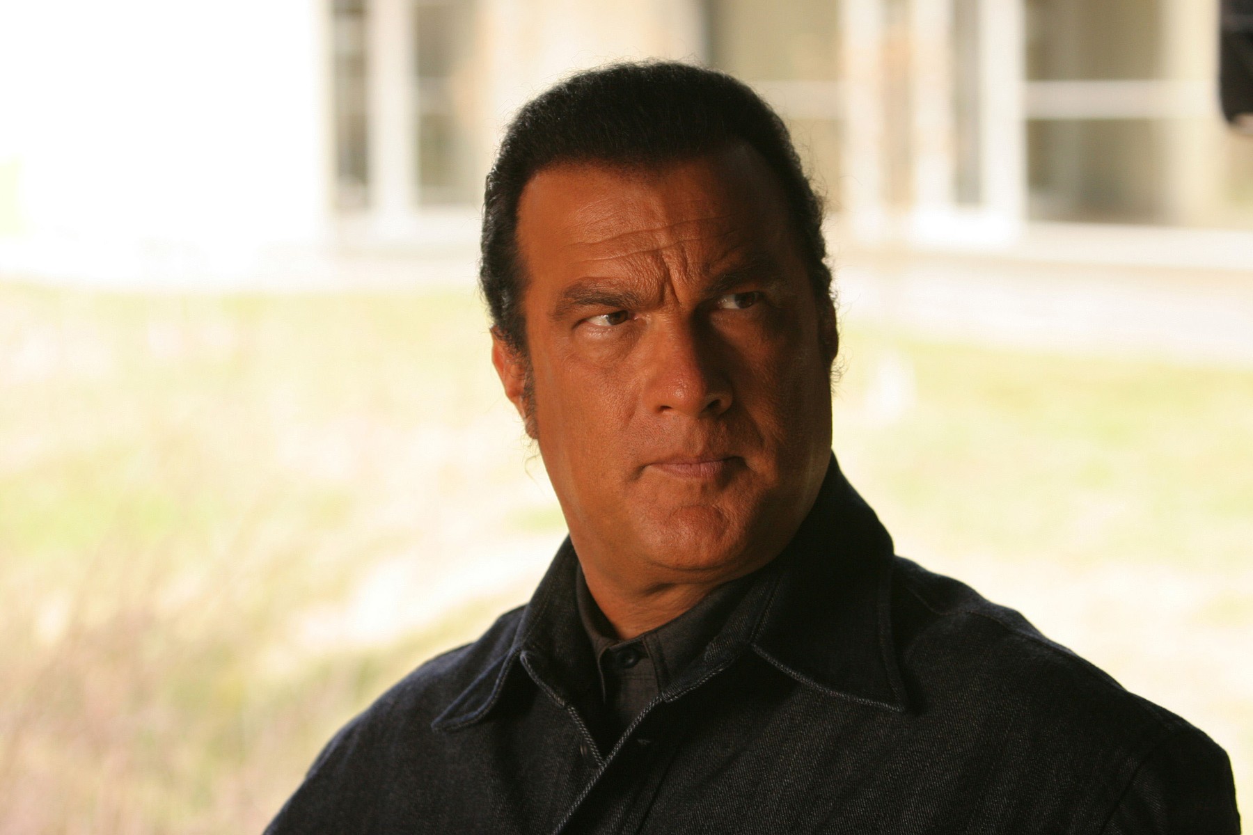 Steven Seagal úgy sírt, mint egy csecsemő, majd hősként parádézott ...