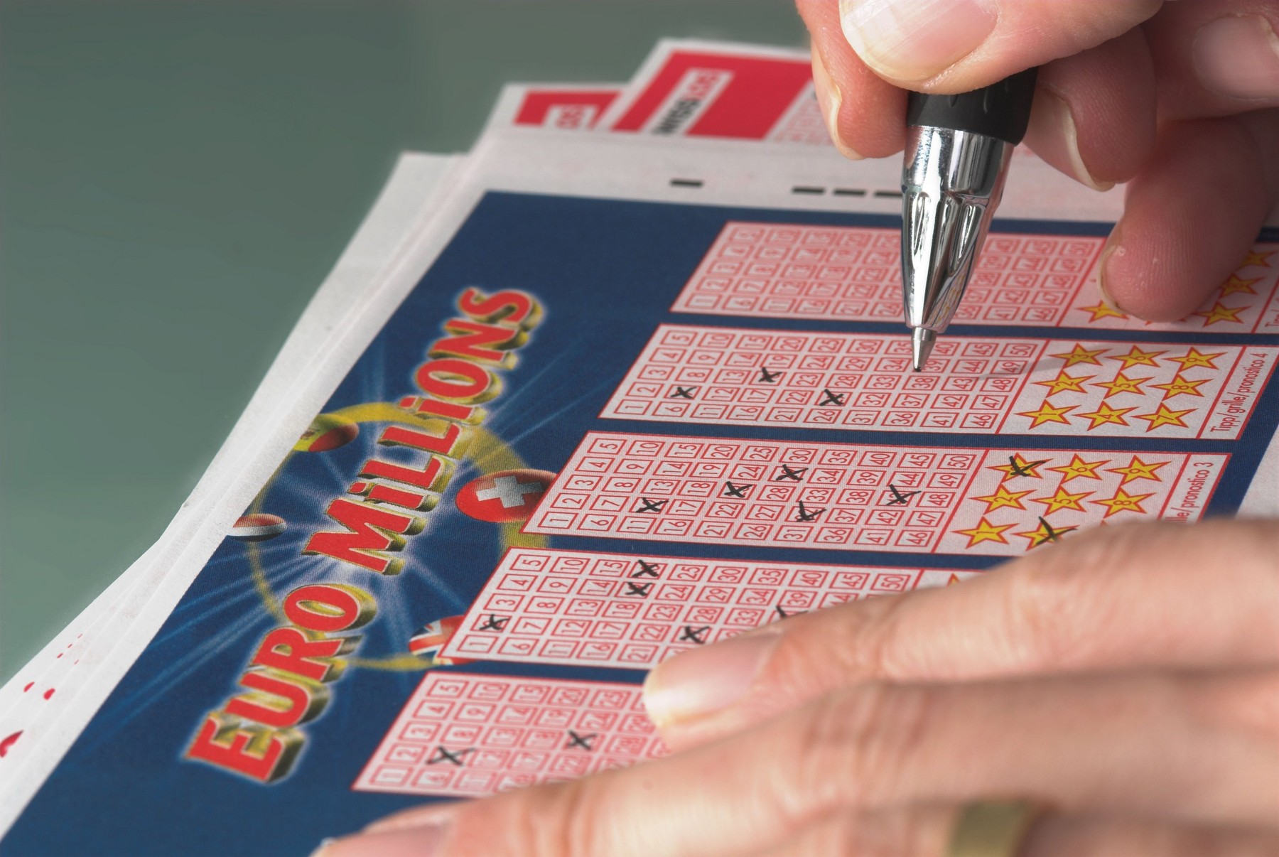 80 milliárd forintot bukott a lottón a világ legbalszerencsésebb embere ...