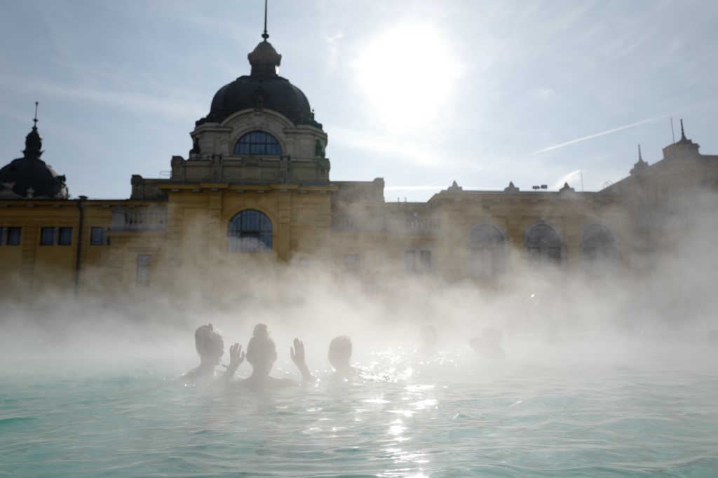 A fokozatosság elve mentén nyitják ki a budapesti fürdőket | Promotions.hu